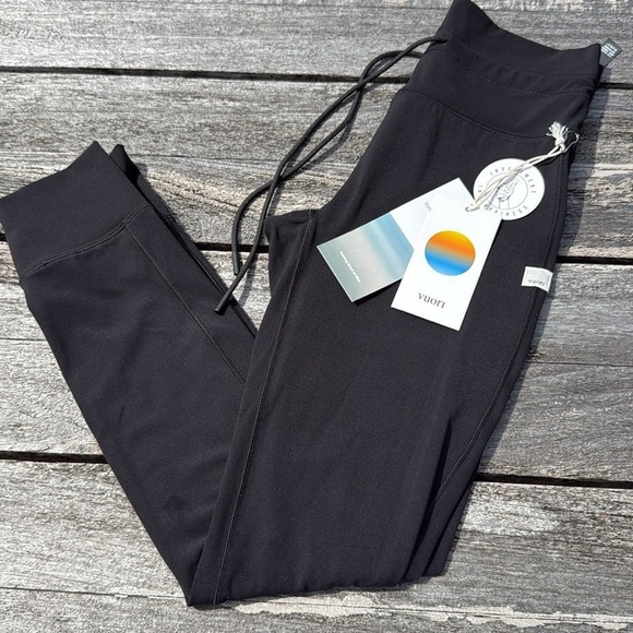 Vuori | Pants & Jumpsuits | Vuori Daily Form Legging Black Size Small ...